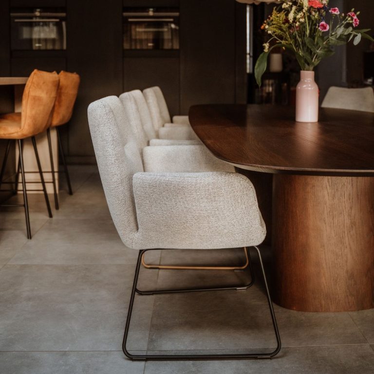 Stoelen van stof of leer? - Van Tafel