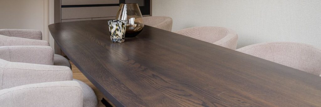 Knoesten, scheuren en sproeten: de unieke details van hout - Van Tafel